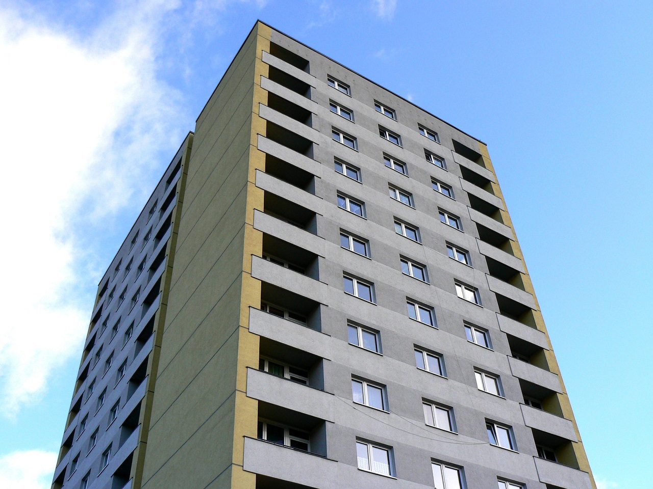 What are the rights of the owners in horizontal property?